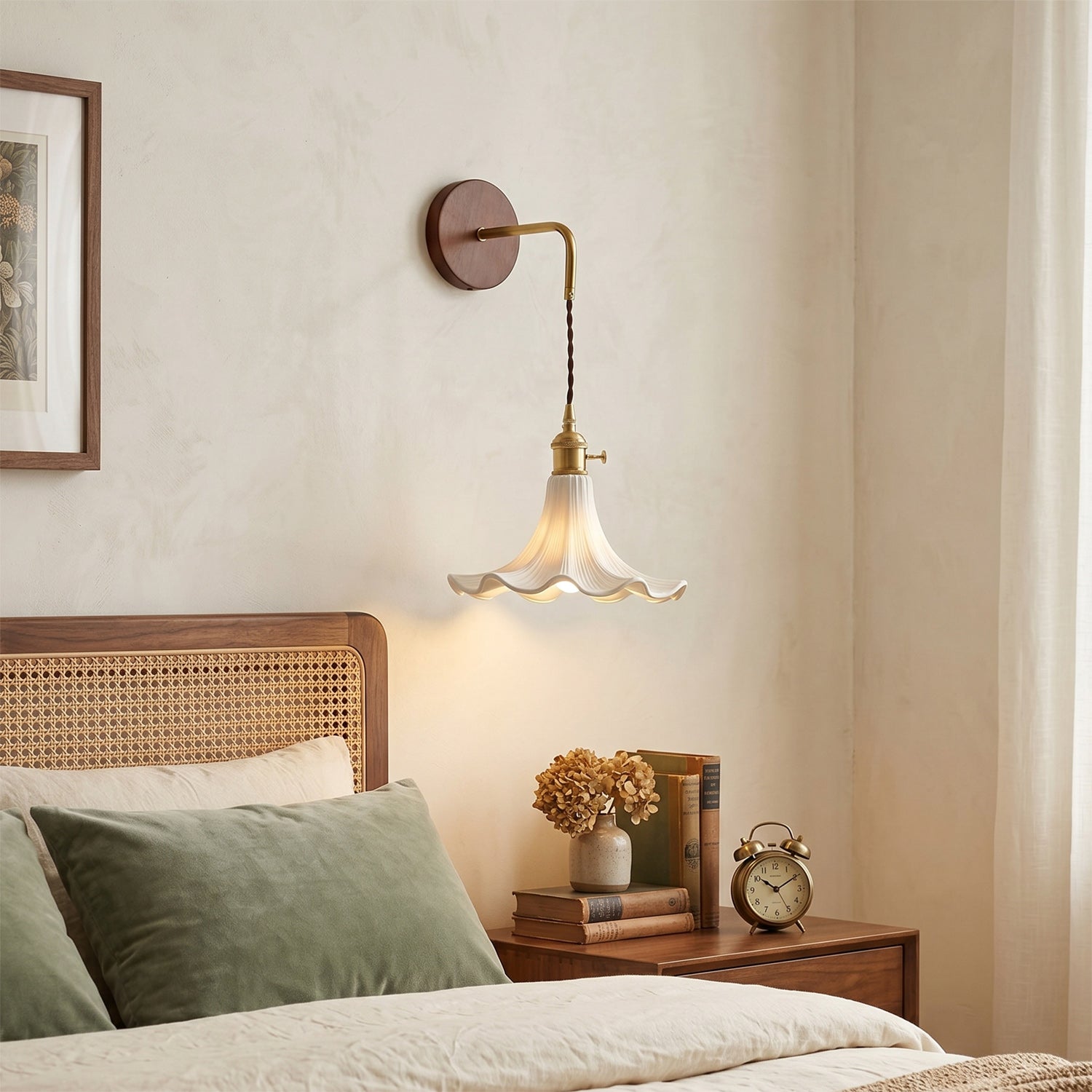 Daphne Drop Wall Sconce – Pinlighting